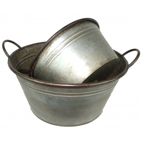 Set of 2 round zinc basins by Antic Line ideal for a vintage feel.